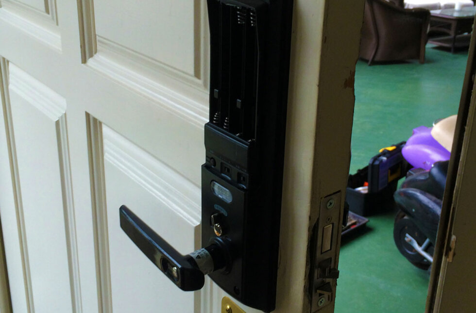 Reset Automatic Door Locks? Tips from Expert King Door and Lock